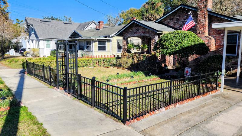 Shop CATALYST 4.5x6 New Haven Aluminum Fence at Lowes.com