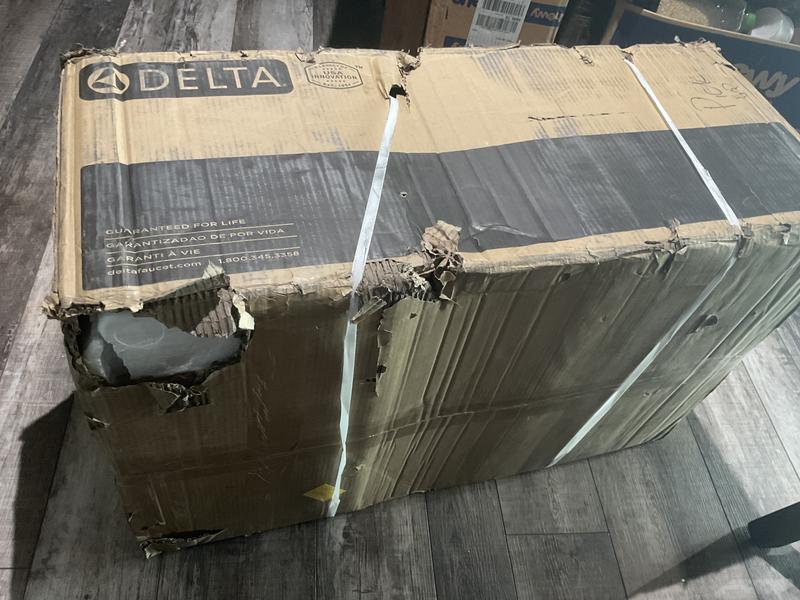 Delta Rivet Farmhouse Apron Front 33-in x 22.63-in Pvd Black Stainless ...