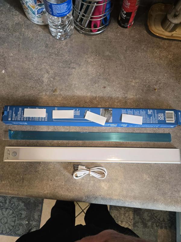Utilitech Rechargeable Bar Lights 18-in Rechargeable Battery LED Under ...