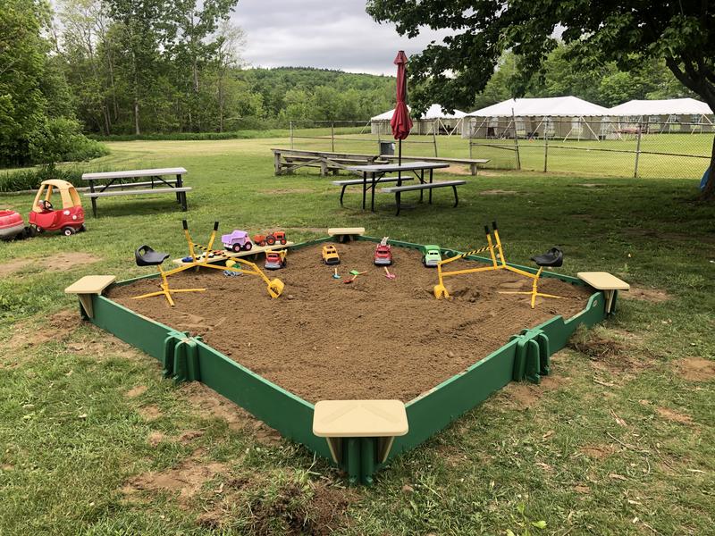 SandLock 118-in x 118-in Green Square Plastic Sandbox CSG-120120 at ...