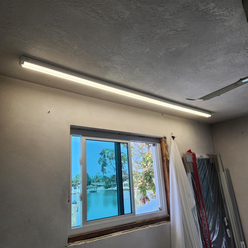 Utilitech 8-ft LED Strip Light MXL2140-L900K8040 at Lowes.com