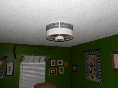 Harbor Breeze 18 In Hive Series White Ceiling Fan With Light Kit ...