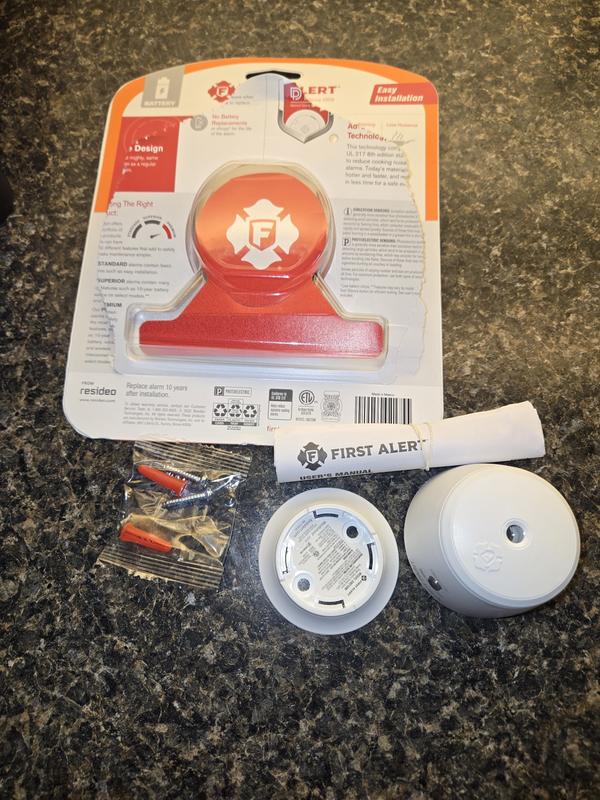 First Alert 10-Year Battery-operated Photoelectric Smoke Detector ...