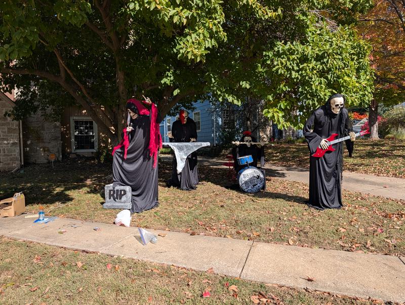 Haunted Living 6-ft Bluetooth Reaper Band LED Keyboard Player ...