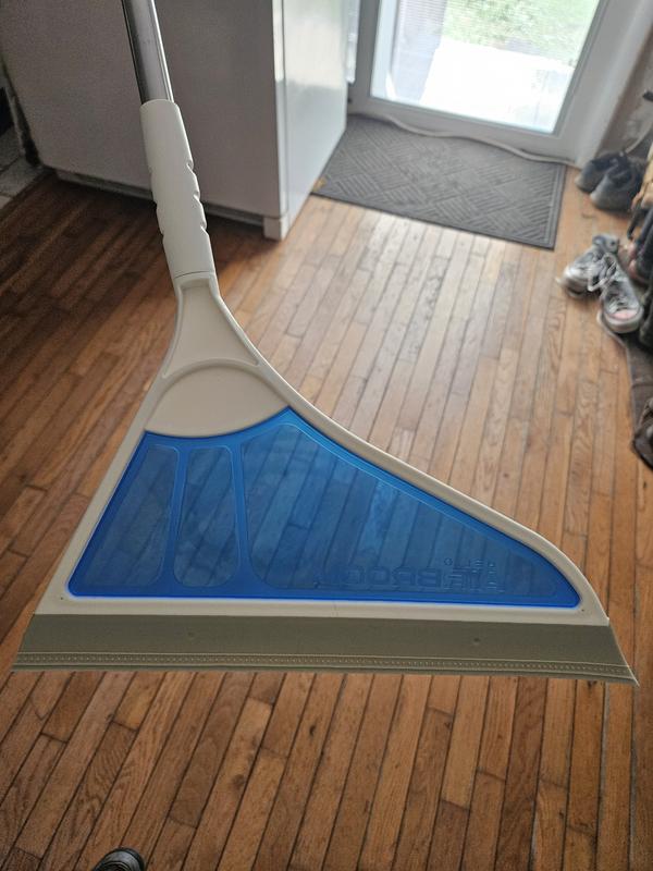 Helio AIR Broom 12-in Plastic Multi-surface Angle with dustpan Upright ...