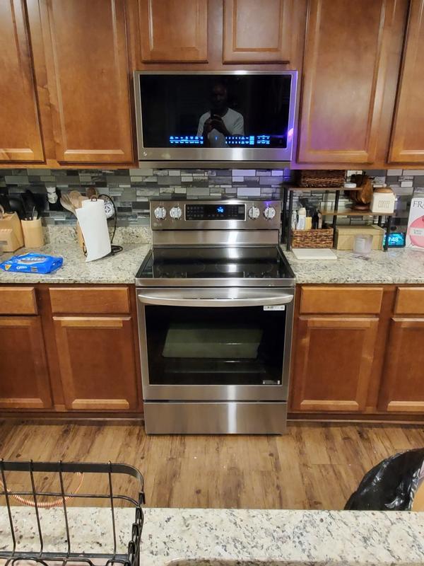 LG ExtendaVent 2.1-cu ft 1050-Watt 29.88-in Over-the-Range Microwave ...