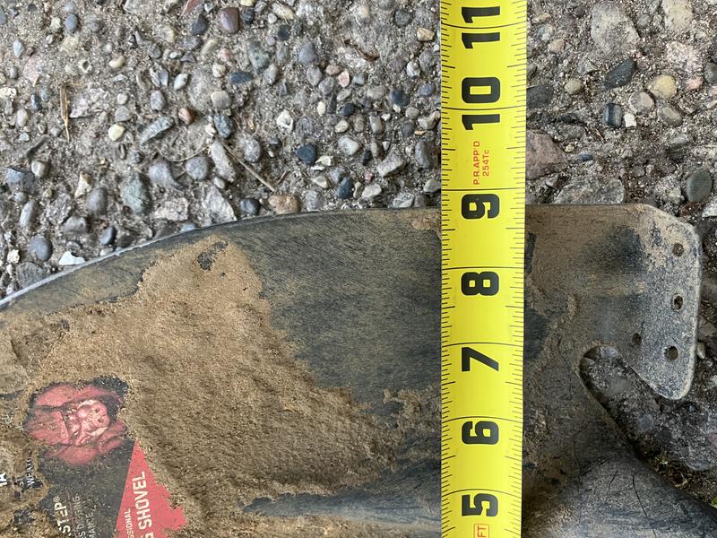 Razor-Back 49-in Fiberglass Handle Digging shovel in the Shovels ...