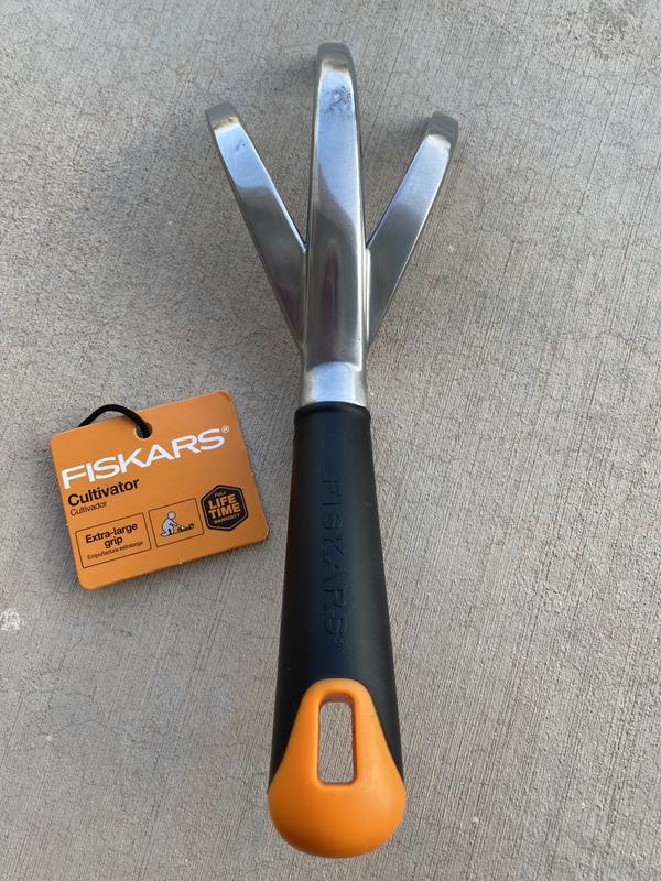 Fiskars 6-in Steel Hand Tiller 370720-4002 at Lowes.com