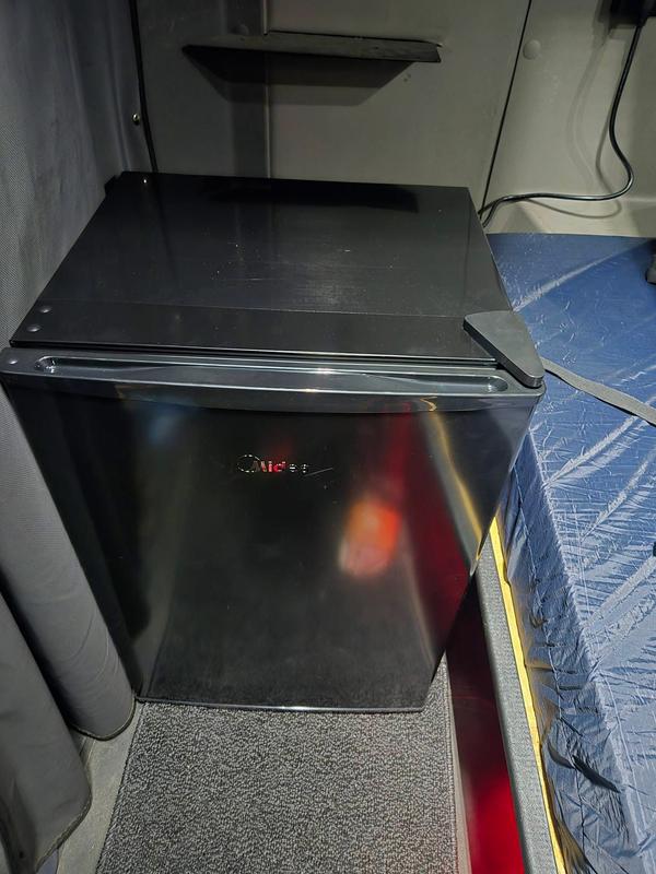 Midea 2.7-cu ft Mini Fridge ( Black ) ENERGY STAR in the Mini Fridges ...