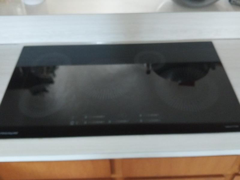 Frigidaire 30-in 4 Burners Black Induction Cooktop with Bridge Element ...