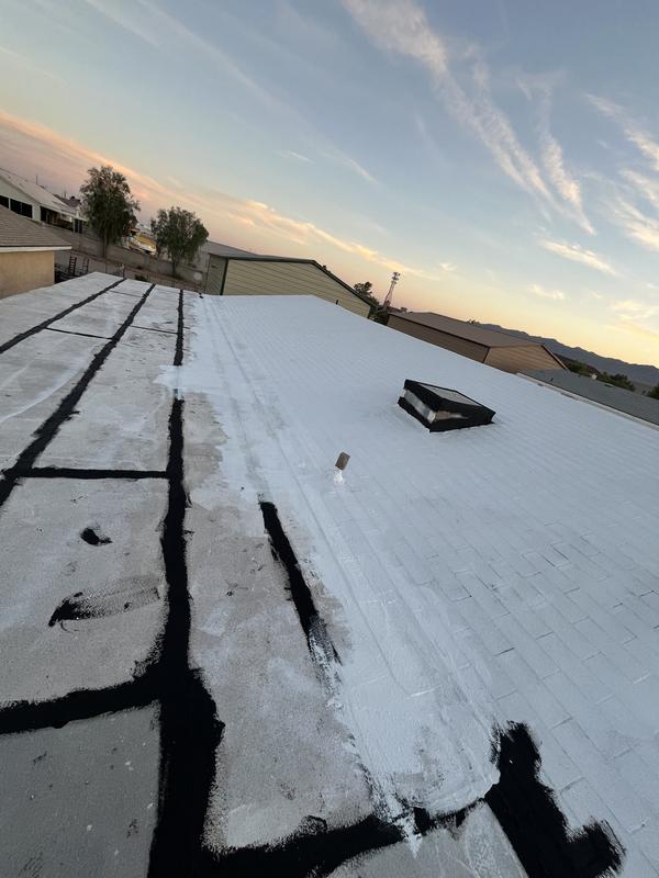 APOC 241 4.75-gallon White Elastomeric Reflective Roof Coating ( 7-year ...