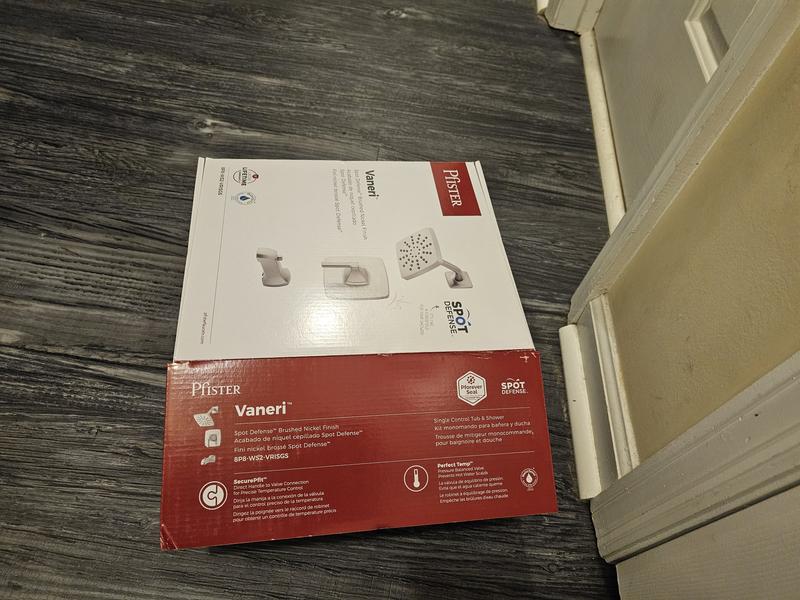 Pfister Vaneri Polished Chrome 1-handle Single function 6-in Square ...