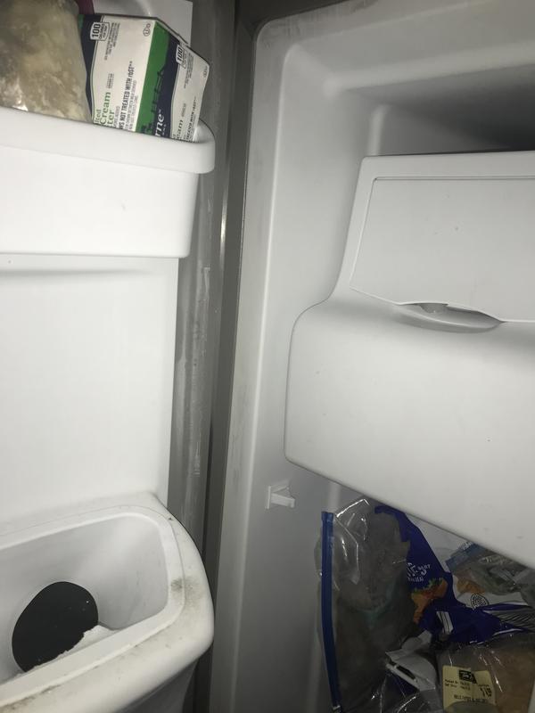 Frigidaire 22-cu ft Side-by-Side Refrigerator with Ice Maker ,Water and ...