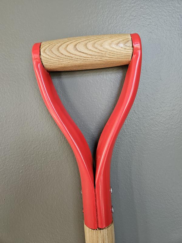 Razor-Back 30-in L Wood-Handle Steel Mulch Fork 76107 at Lowes.com