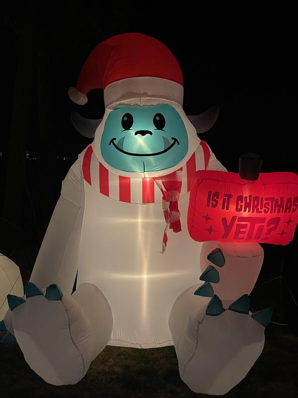 Holiday Living 9.51-ft Lighted Yeti Christmas Inflatable in the ...