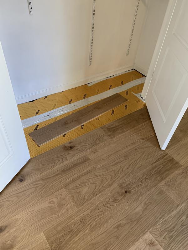 Pergo (Sample) WoodCraft +WetProtect SAMPLE Loch Cove Oak Engineered ...