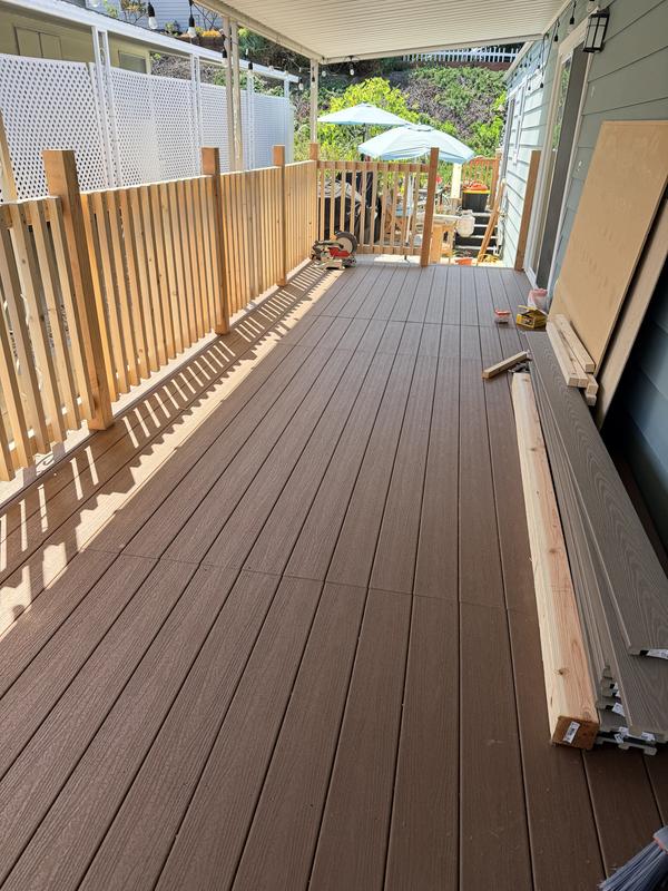 Trex Enhance Basics 1-in x 6-in x 16-ft Clam Shell Square/Scalloped ...