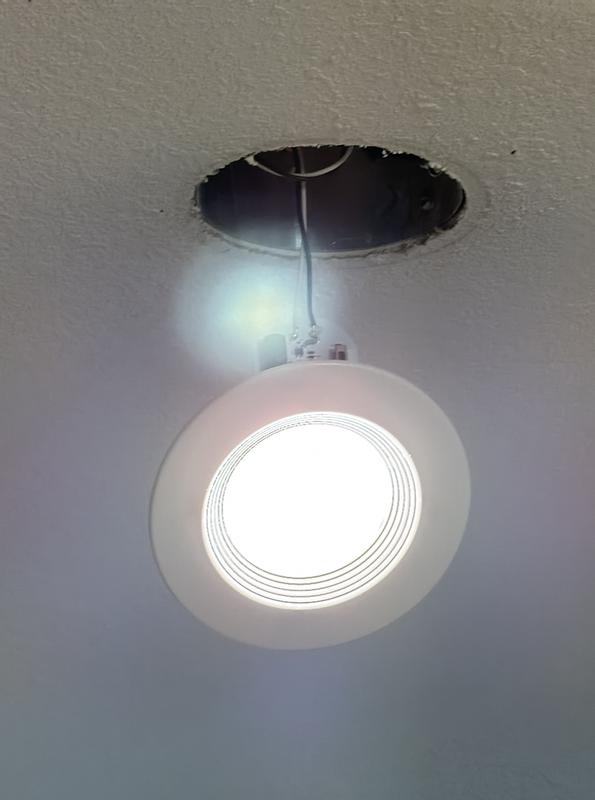 Utilitech White 5-in or 6-in 650 -Lumens Switchable white Round ...