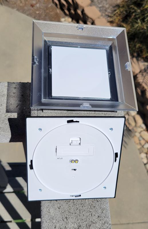 RELIABILT Solar 4-in x 4-in Black LED Outdoor Post cap light in the ...