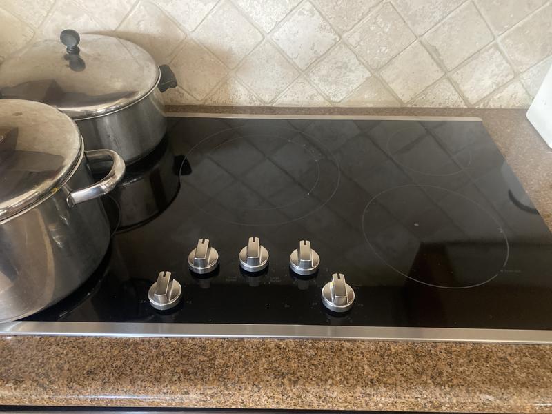 GE 36-in 5 Burners Smooth Surface (Radiant) Black Electric Cooktop ...