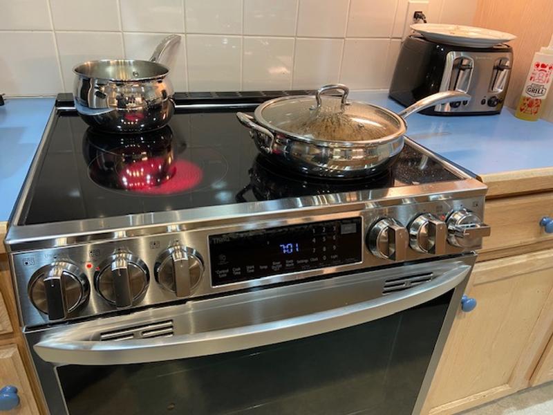 LG InstaView with Air Fry 30-in Glass Top 5 Burners 6.3-cu ft Self ...