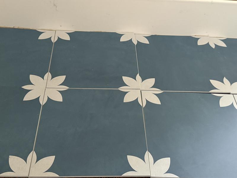 SUNWINGS Gray Patterned Look 12-mil x 9-in W x 9-in L Groutable ...