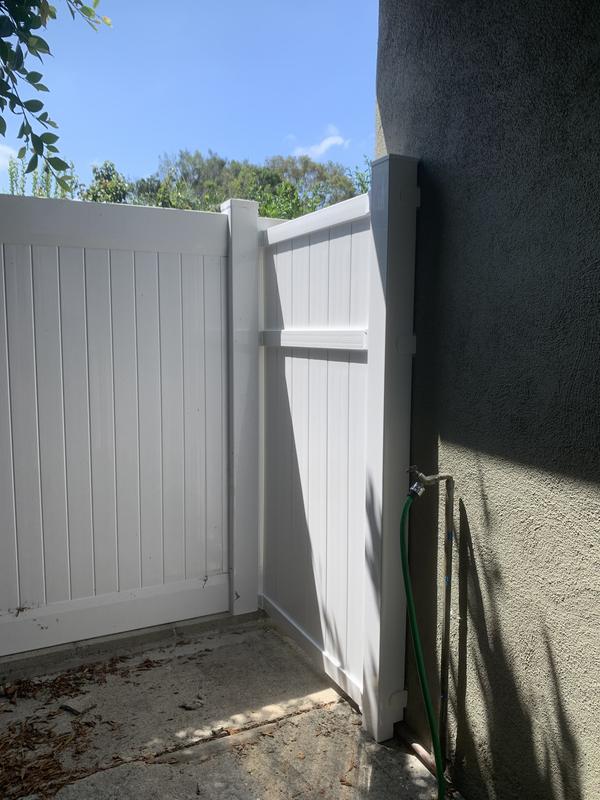 CATALYST Brighton 6-ft H x 6-ft W White Privacy Vinyl Flat-top Fence ...