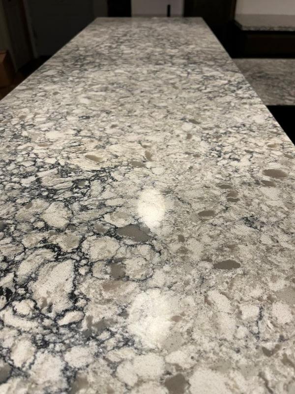 allen + roth River Stone Quartz Off-white Kitchen Countertop SAMPLE (4 ...