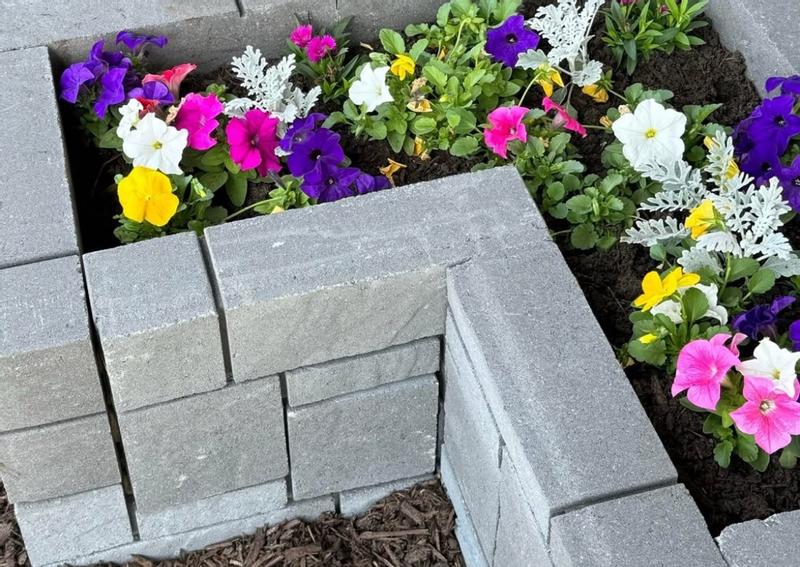 Oldcastle 10-in H x 15.7-in L x 4-in D Fog Gray Stagger Wall Concrete ...