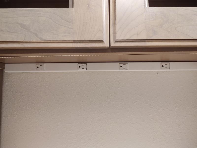 Wiremold 3-ft 6-Outlet Indoor Off-white Power Strip PM36C at Lowes.com