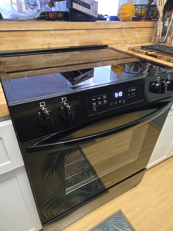 Frigidaire 30-in Glass Top 5 Burners 5.3-cu ft Steam Cleaning Slide-in ...