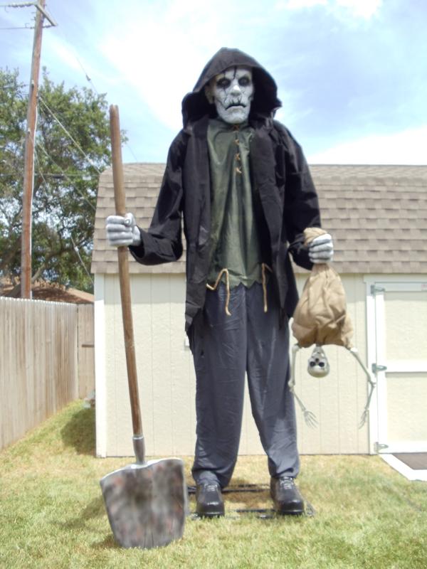 Haunted Living 12-ft Talking LED Bone Collector Animatronic 61179 at ...