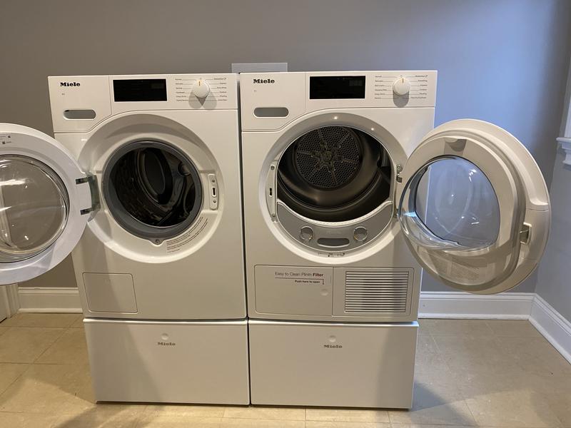 Miele W1 Series 2.26-cu ft High Efficiency Stackable Steam Cycle Smart ...