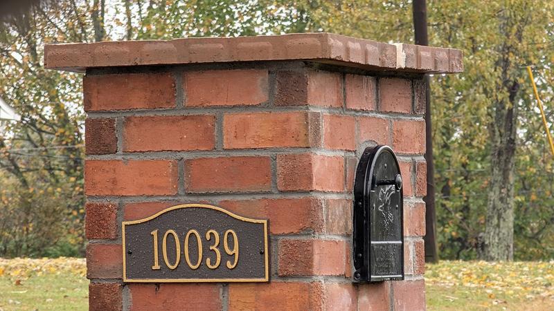 Whitehall 6-in H x 12-in W Bronze/Gold Aluminum Address Plaque 1052OG ...