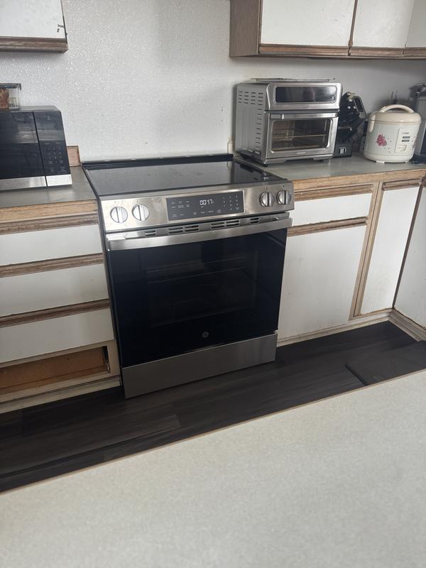 GE Crisp Mode 30-in Glass Top 5 burners 5.3-cu ft Slide-In Electric ...