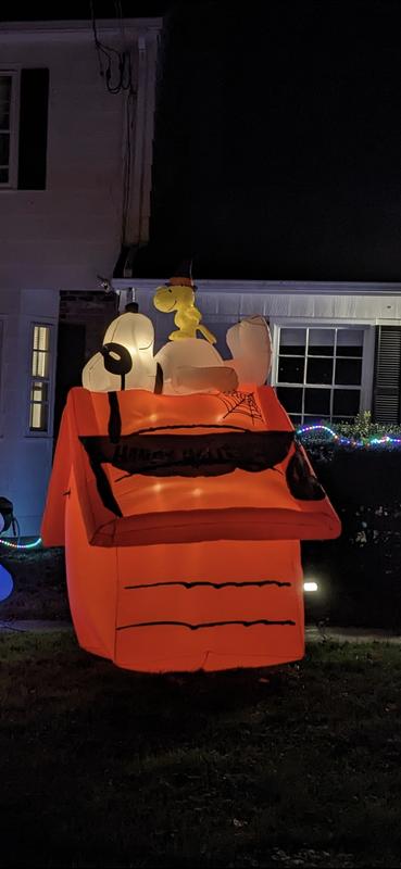 Peanuts 8.5-ft Snoopy on Doghouse Inflatable in the Outdoor Halloween ...