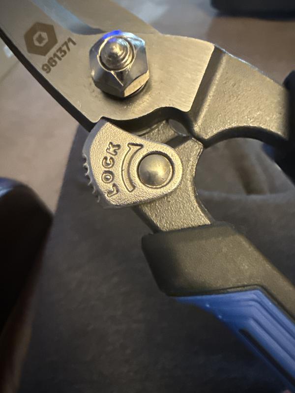 Kobalt 8-in Stainless steel Molded grip Scissors in the Scissors ...