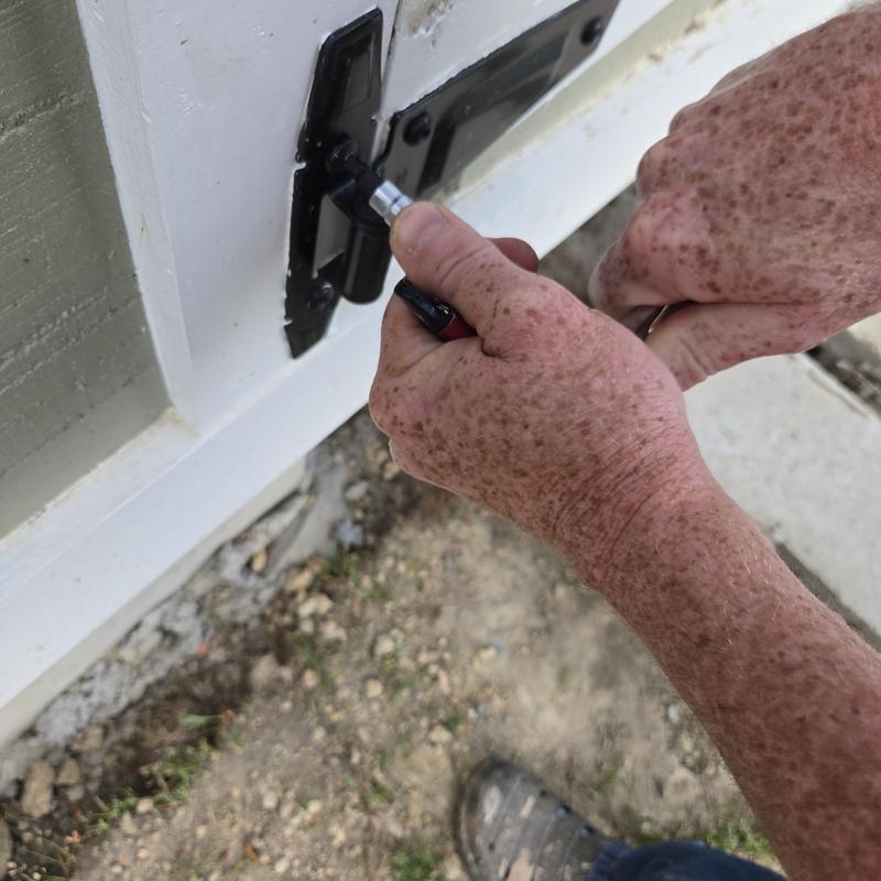 Klein Tools Knurled Hex Bit Socket Set, SAE and Metric, 32-Piece in the ...