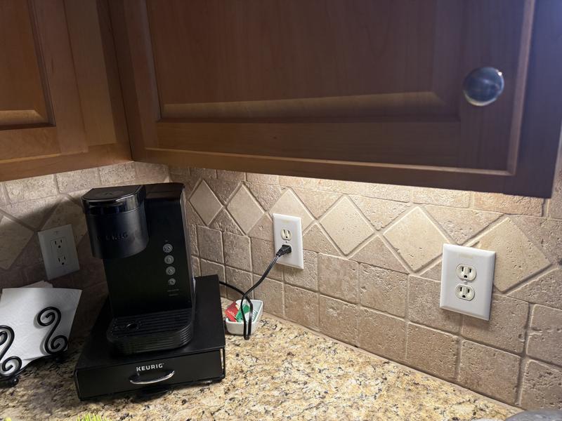 Utilitech Puck Light 3-Pack 2.75 Plug LED Under Cabinet Light Bar Light ...