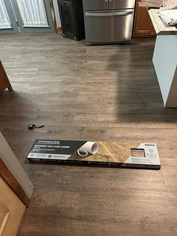 STAINMASTER Penley Oak 22-mil x 9-in W x 47-in L Waterproof Luxury ...