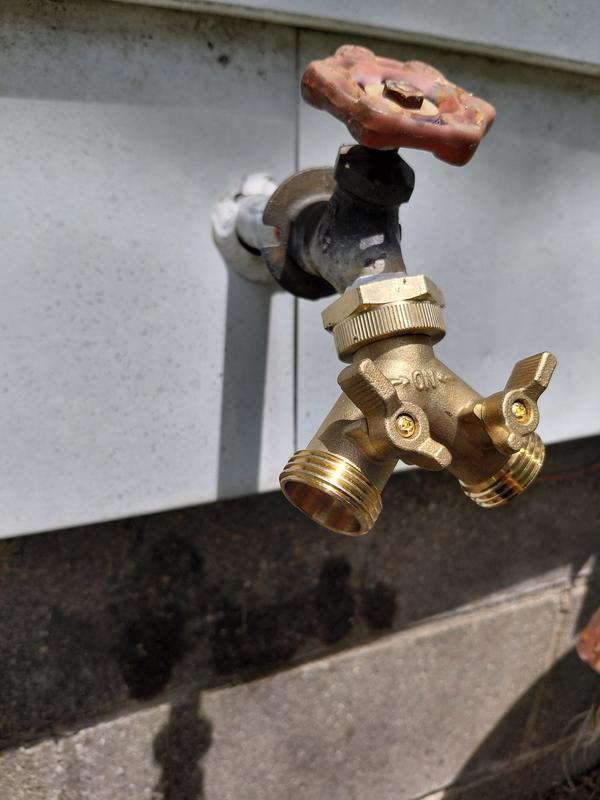 Morvat Brass 4-Way Full-Flow Water Shut-Off QCBUNDL-BCON-4 at Lowes.com