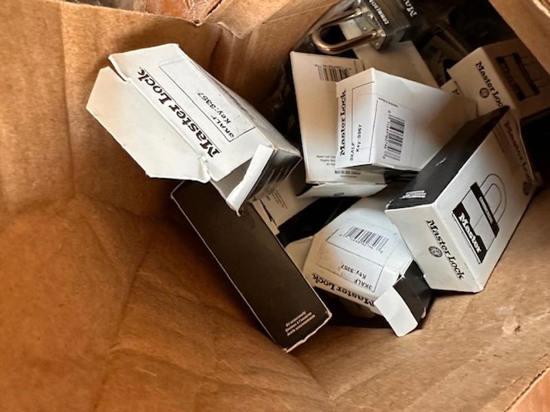 Master Lock Commercial Keyed Padlock, 1-9/16-in Wide x 1-1/2-in Shackle ...