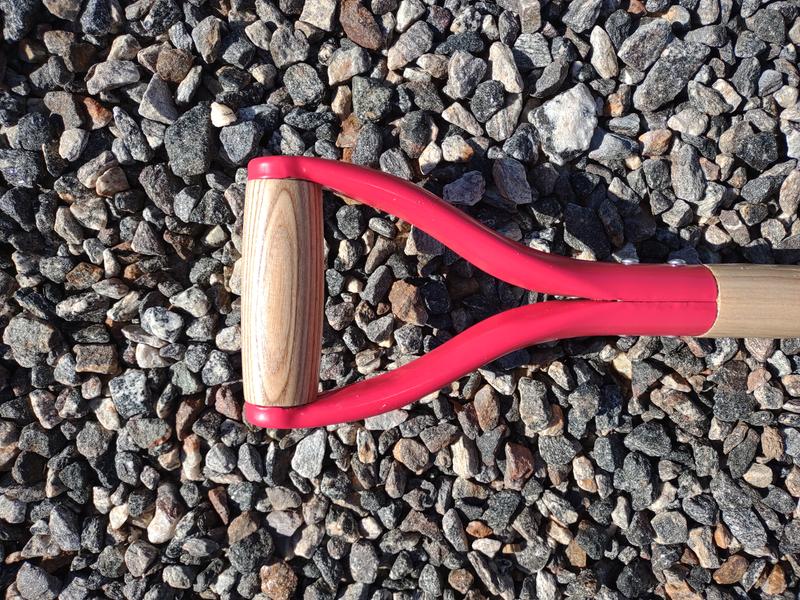 Razor-Back 30-in L Wood-Handle Steel Mulch Fork 76107 at Lowes.com