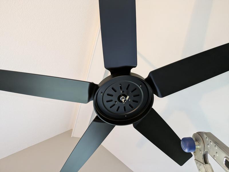 Harbor Breeze Avalyn 52-in Brushed Gold with Matte Black Blades Color ...