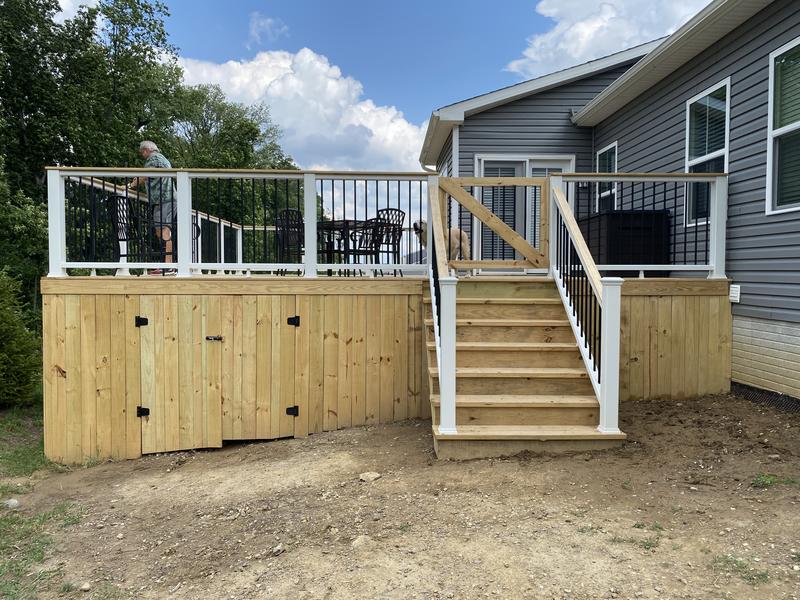 Trex 68.875-in x 3.875-in Transcend Railing Gravel Path Composite Deck ...