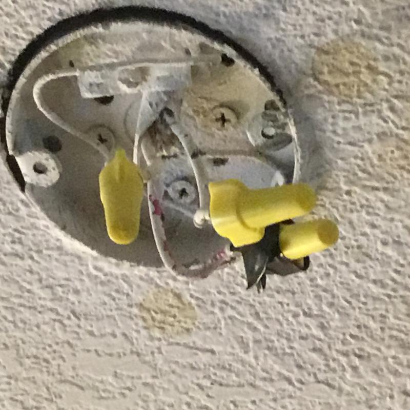 Harbor Breeze Avalyn 52-in Brushed Gold with Matte Black Blades Color ...