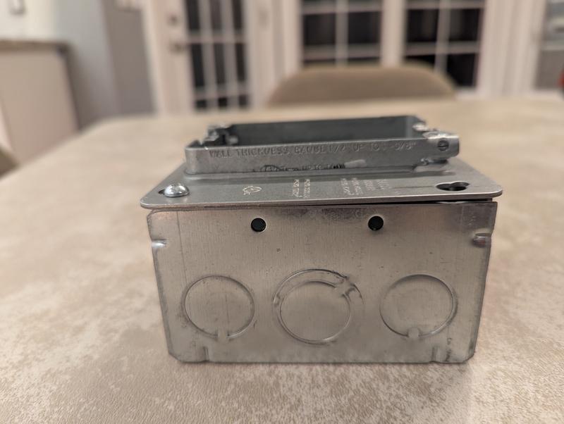 Hubbell RACO 1-Gang Square Gray Metal Electrical Box Cover 8768AMR at ...