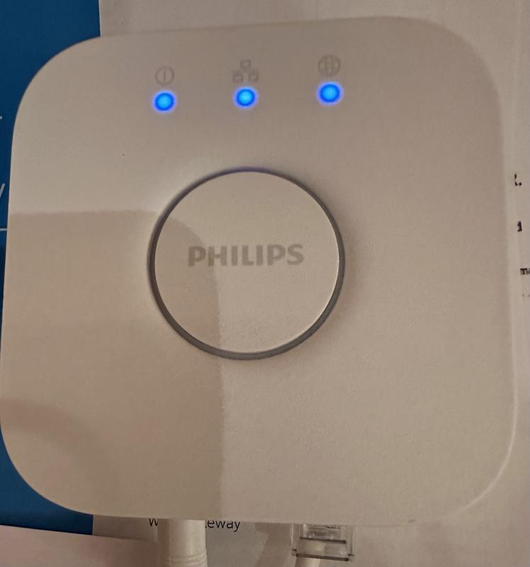 Philips Hue Security Indoor/Outdoor 1-Camera 1080P Battery-operated ...