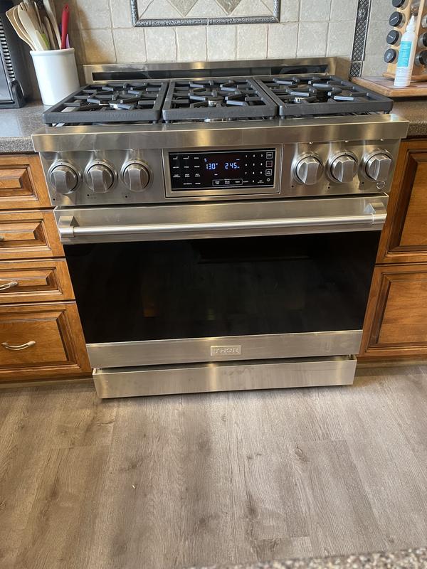 Thor Kitchen Gordon Ramsay Series 36-in 6 burners 6-cu ft Air Fry ...
