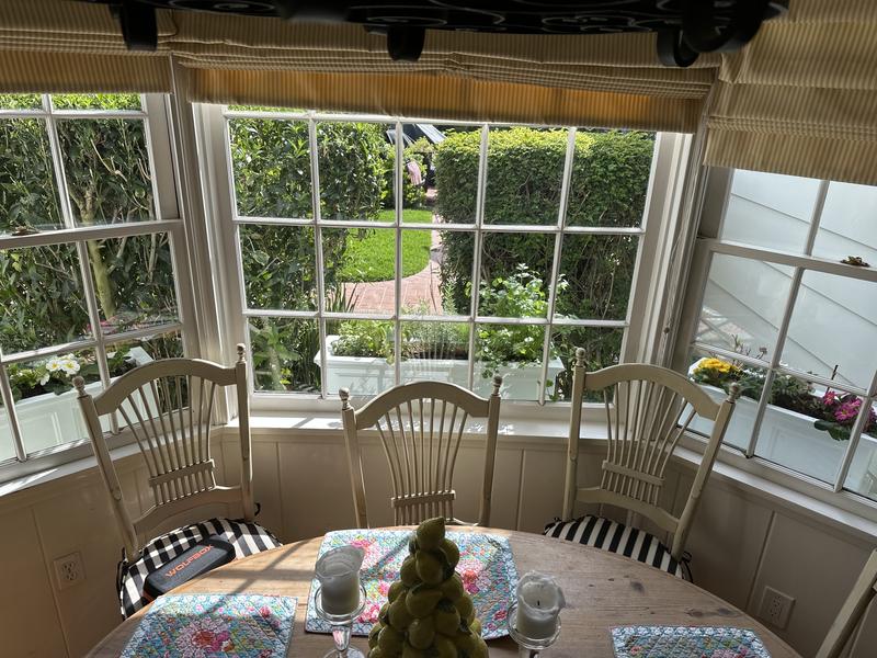 Mayne Rectangle 11-in W Large White Resin Outdoor Window Box With ...